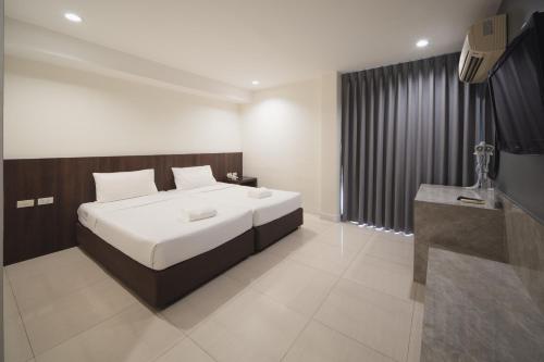 Grand Alpine Hotel, Bangkok (updated prices 2025)