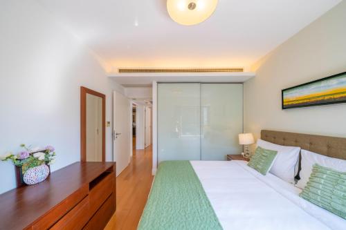 Luxury 2 Bedroom Apartment Xujiahui Shopping District, Shanghai ...