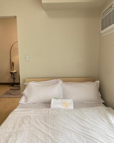 Chives 1BR Staycation Gentry Manor Near Okada & NAIA Airport, Manila ...