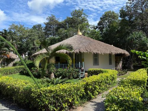 Nataya Round House Coral Bay Resort, Kampot (updated prices 2025)