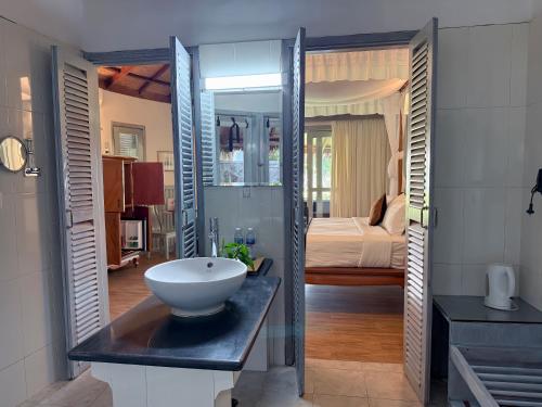 Nataya Round House Coral Bay Resort, Kampot (updated prices 2025)