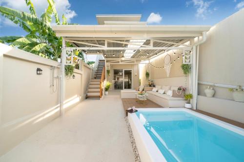 Soulscape Boho-Style Pool villa & Sunset Rooftop, फुकेत टाउन की (2026 ...