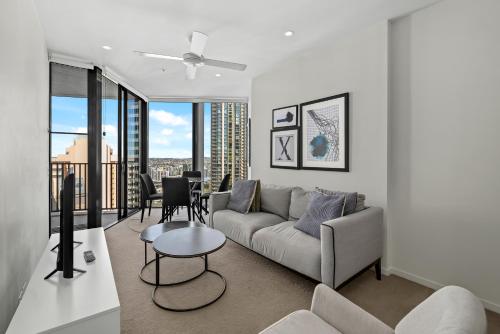 City Center 1BR with Views, Parking and 5 star Rooftop Pool, Brisbane ...