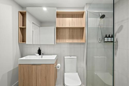 City Center 1BR with Views, Parking and 5 star Rooftop Pool, Brisbane ...