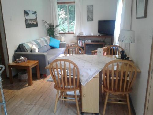 Little Bear Cabin at Raven's Moon, Ucluelet (uppdaterade priser för 2025)