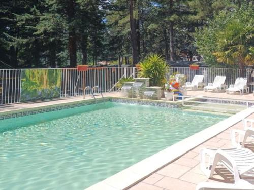 Mobil Home 4 pers avec Terrasse - Confort & Simplicité - API-1-52-358 ...