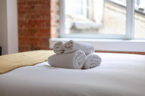 Bright 2-Bed Home near Tower Bridge & Shard, London (updated prices 2026)