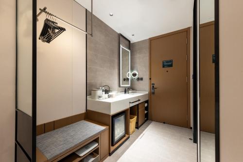 Atour Hotel Beijing Chaoyang Shilihe Subway Station, Peking ...