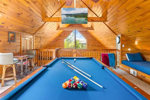 Cabin Retreat - Private Hot Tub & Pool Table، Boyds Creek (أسعار محدثة ...
