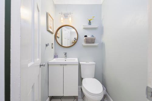 Pool Table, Heated Floors, Parking, Mins to DC, Arlington (prezzi ...