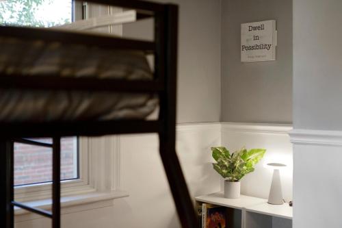 Pool Table, Heated Floors, Parking, Mins to DC, Arlington (prezzi ...