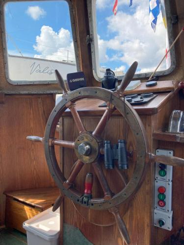 LOTOSS ex ice class Pilot ship, Engure (posodobljene cene za leto 2025)