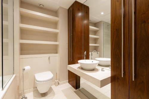 New! Riverside 2BR Flat with Balcony and O2 Arena Views, London ...