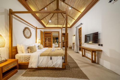 Orion by DH - Romantic Chic Villa -- Private Pool - Garden Tub Retreat ...