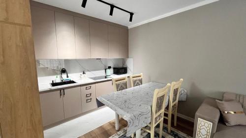 2х комнатная уютная и с прекрасной аурой ЖК АТАМУРА, Shymkent (prezzi ...