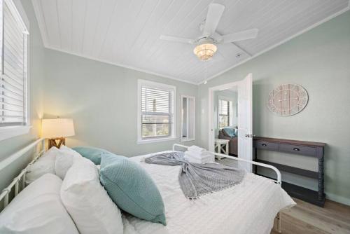 Cute Bungalow With Fire Pit Close to the Beach, Галвестон (актуальные ...