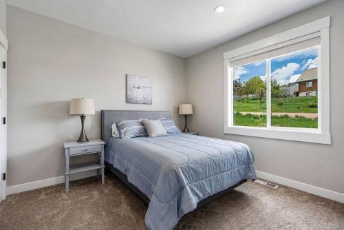 Bear Lake Getaway - Private Hot Tub, Views, Ideal Beach, Ping-Pong ...