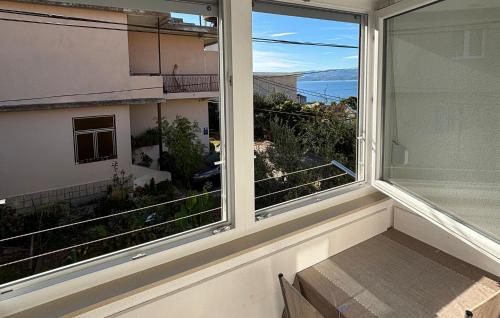 Stunning Apartment In Duce With House Sea View, Duće (precios ...