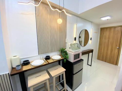 Manila Studio Near US Embassy 40th FL Grand Riviera Suites, Manila ...