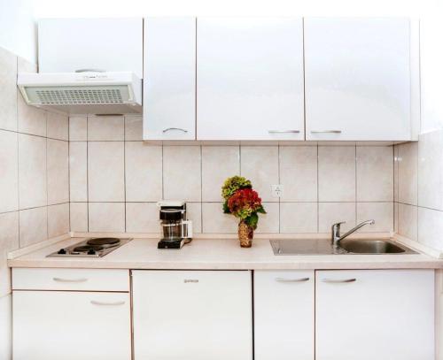 Apartments by the sea Pisak, Omis - 1004, Pisak (precios actualizados 2026)