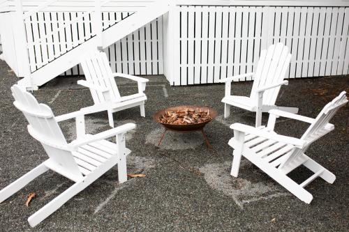 Canberra - 3 Bedroom Family Queenslander with BBQ, Firepit and Sauna ...