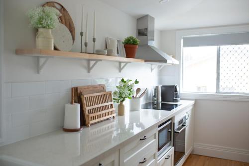 Canberra - 3 Bedroom Family Queenslander with BBQ, Firepit and Sauna ...