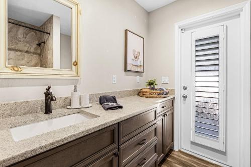 Adventure & Relaxation, Pool Table, Bikes, Heated Pool - Sunset Lodge ...