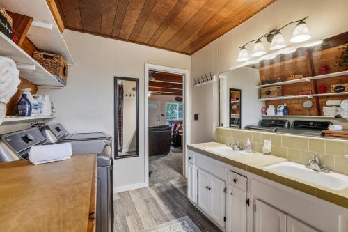 Fire Escape Cabin-Southern Yosemite, Oakhurst की (2026 के लिए अपडेट हुई ...