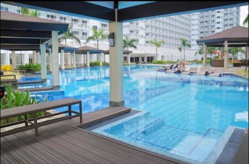 Joyful Pasay Getaway Staycation Condo Near MOA and IKEA near Mall of ...