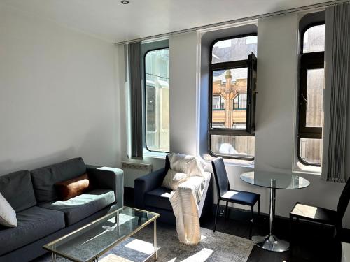 65 Inch TV City Center 1BR Long Stay Ready, Liverpool (uppdaterade ...