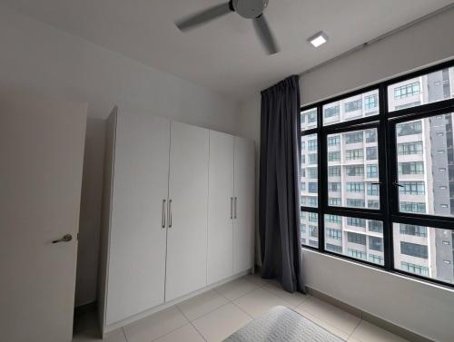 Cozy 3R2B# Conezion IOI Resort City# Netflix# Walk to IOI City Mall ...