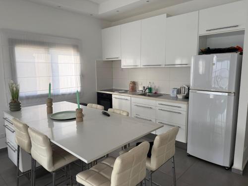 Lovely beachside by Sea U TLV, Тель-Авів (оновлені ціни 2025 року)