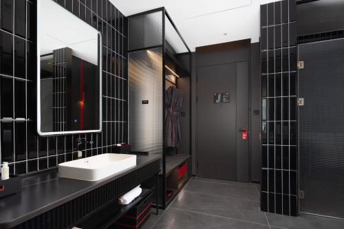 靖江金融中心丽芮酒店 Radisson RED Hotel, Jingjiang (mga updated na presyo sa 2026)