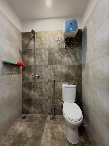 GoldCrib Studio - Eiffel Tower Bahria, Лахор (актуальные цены 2025 года)