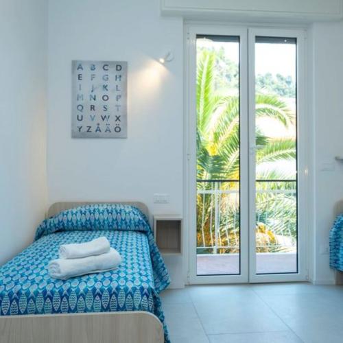 Mare fuori, sul lungomare con tre camere da letto e due bagni!, Riva ...