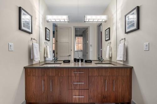 THE Getaway For BIG Groups-DT, Calgary (precios actualizados 2026)