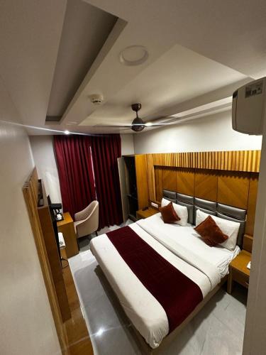 Hotel Glitz - Walk in from New Delhi Railway Station, New Delhi ...