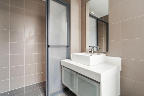 Blueground Kampung Baru pool nr KL Tower KUL-9, कुआला लंपुर की (2026 के ...