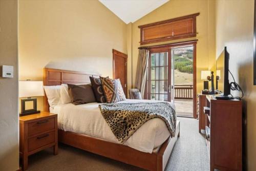 Luxury 4 Bedroom One Ski Hill Place Condo - Ski-In, Ski-Out ...