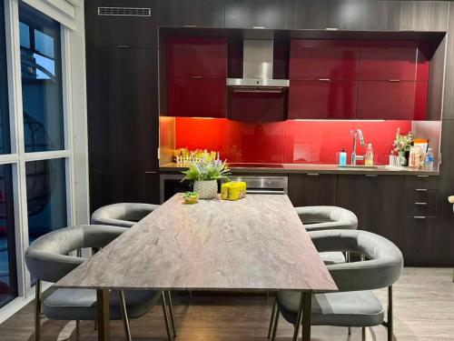 CN Tower and Rogers Centre View and Central Island Lake View, Toronto ...