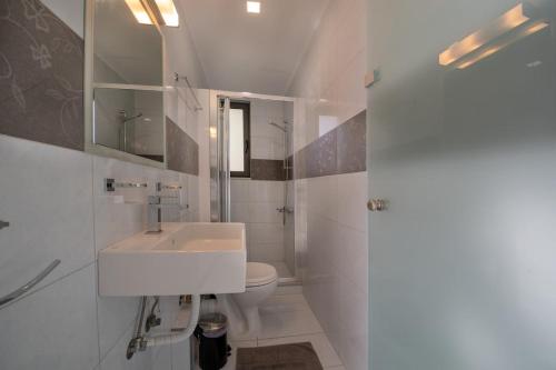 Alexis Zorba Villa - 2 Pools Sea View, 플라카 (2025년 최신 요금)