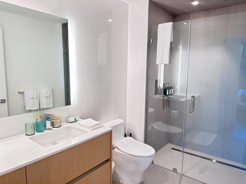 Luxury 2BD 2BA with Roof Top Pool, Hot Tub & Gym, Лос-Анджелес ...