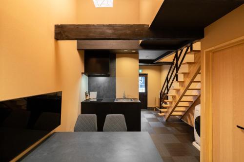 TsuruINN Naruishi 8min Hanazonocho, Direct to KIX, Osaka (updated na ...