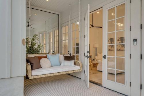 2 Home Estate | Pool + Fire Pit | Walk Downtown, Austin (prezzi ...