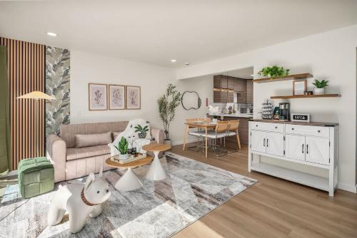 Brand New 2BR Condo in Queen Anne Walk to Space Needle, Seattle ...