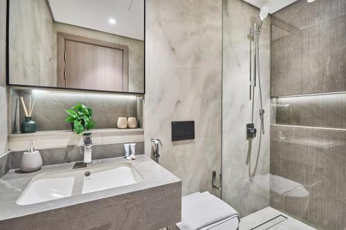 Pool View Studio Near to circle mall - Icon casa Living, Dubai (prezzi ...
