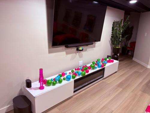 Modern Luxe 3B2B - Hot Tub - Game Room - EV Charger - Walk to Downtown LS, Lees Summit (harga ...