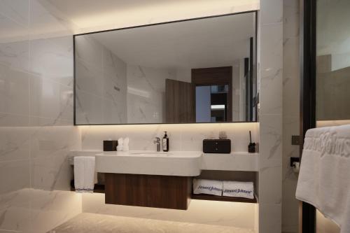 Howard Johnson Liquor Capital Hotel Luzhou, Luzhou (preços atualizados ...