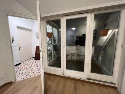 Simple Private Rooms in 3BR Shared Apartment, Well Connected Location ...