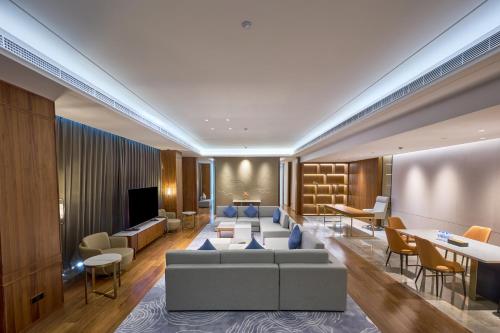 Crowne Plaza Phnom Penh by IHG 金边皇冠假日酒店 Former VM Hotel, Phnom Penh ...